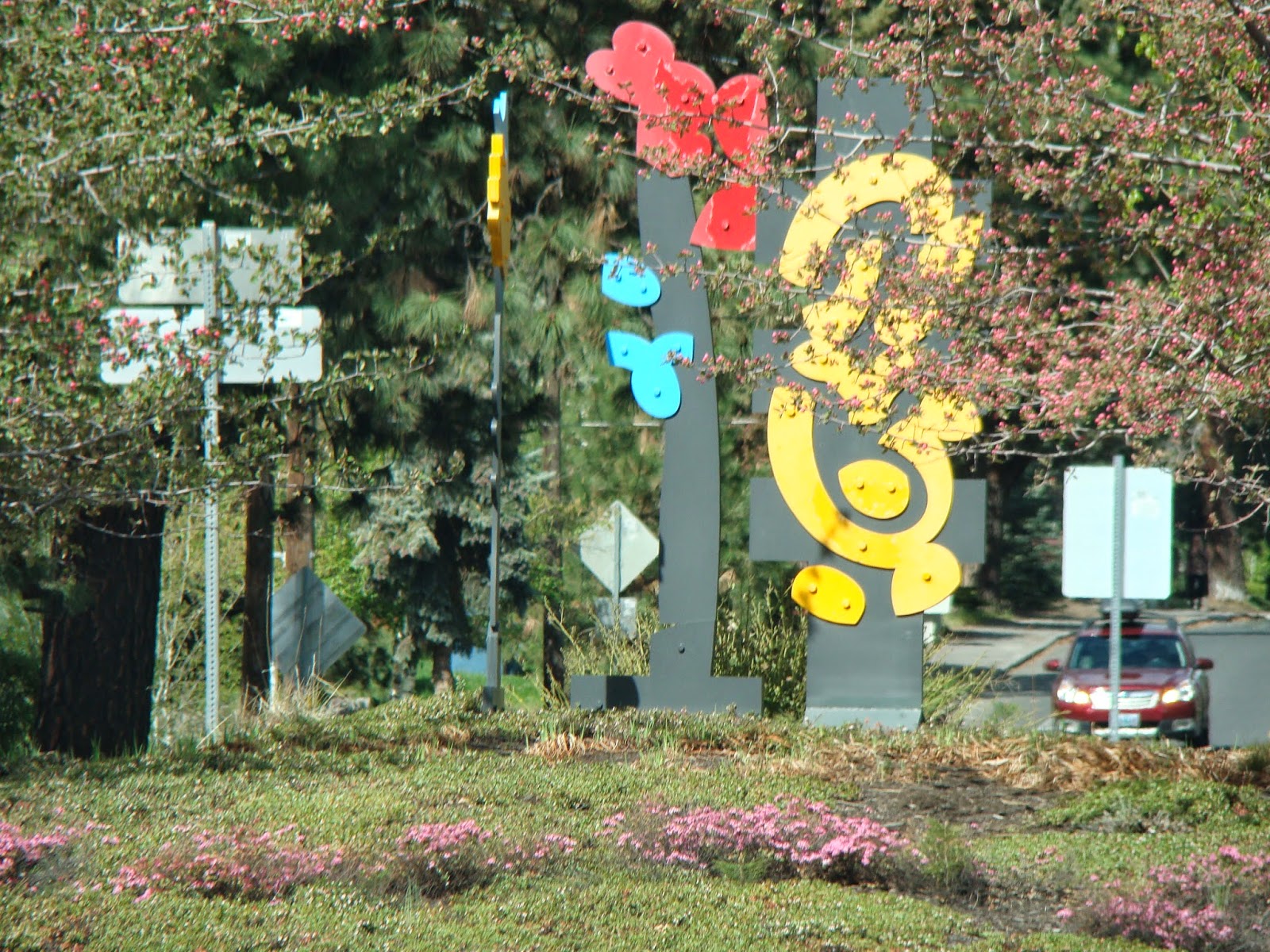 BB, Henri and Me: Bend Oregon: Roundabout Art