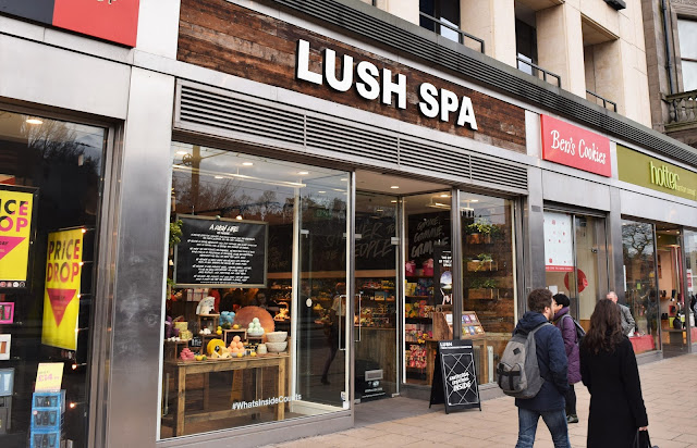 LUSH SPA THE PLANETS TREATMENT REVIEW - A Life With Frills