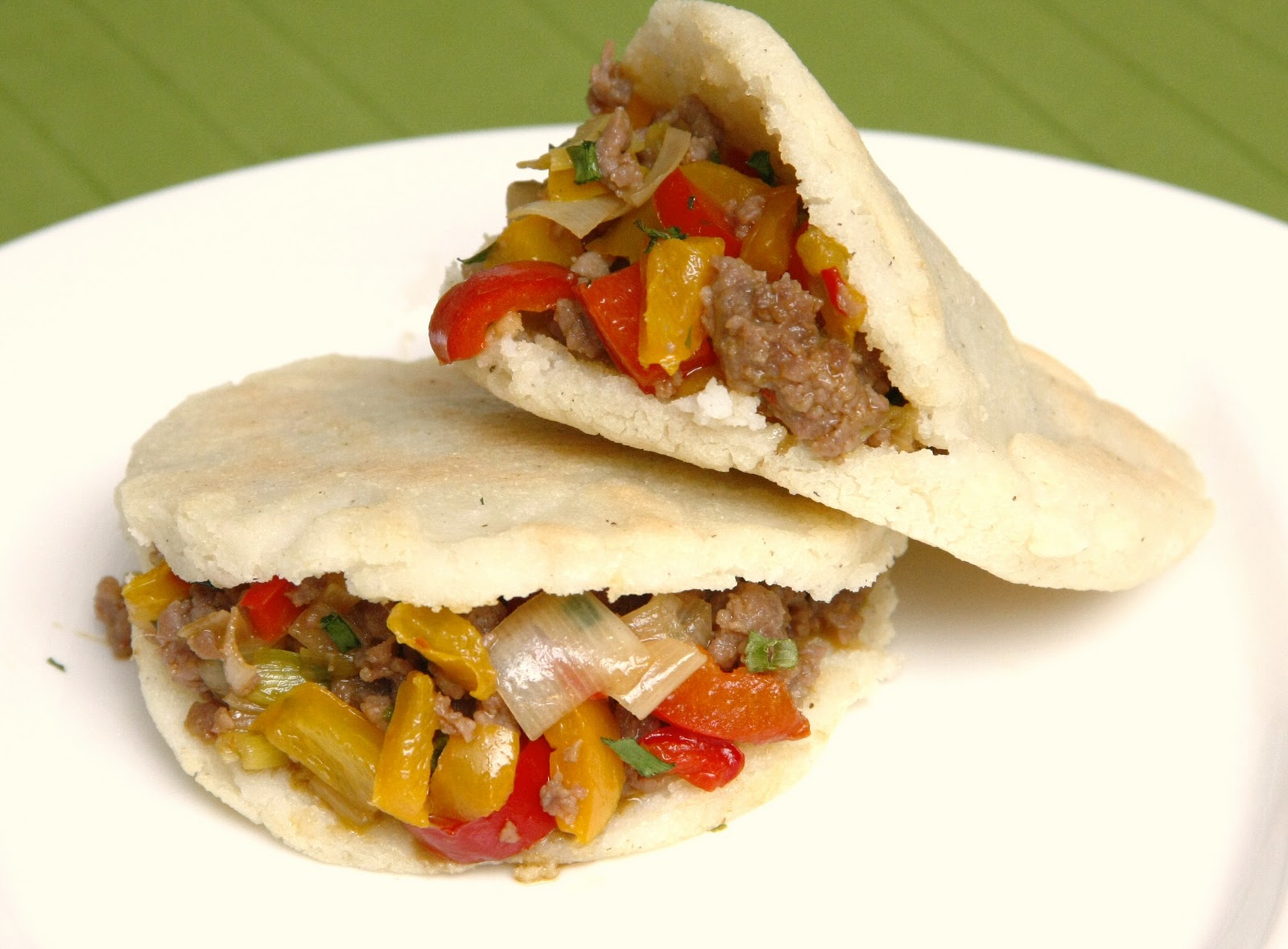 O Meu Tempero: Arepas Com Recheio de Carne Picada e Pimentos