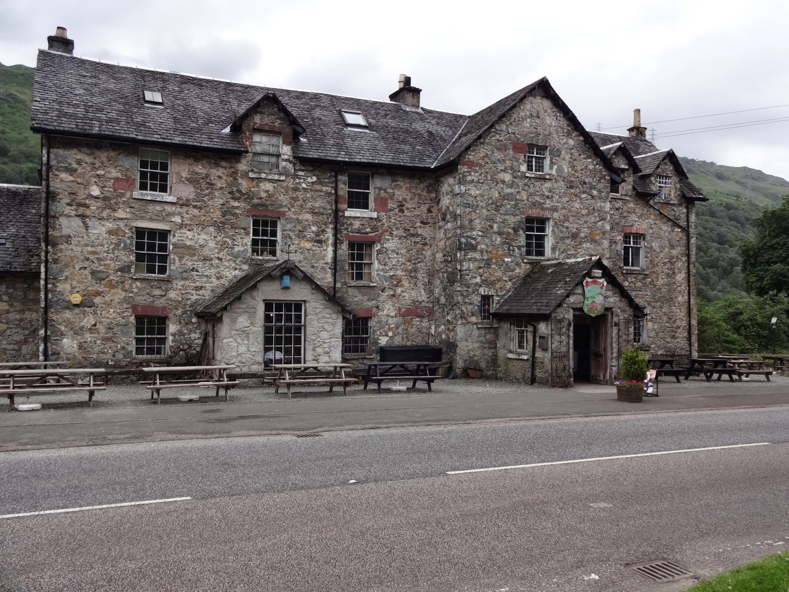 CUBO ET EXCUBO: Drovers Inn, Inverarnan
