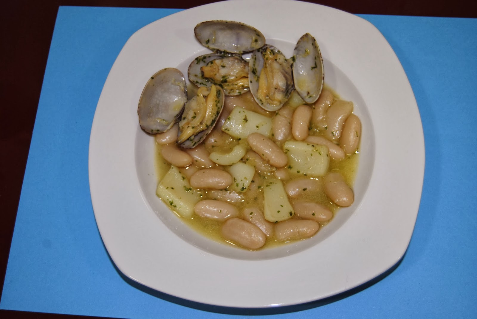 Cocinando con corazón: FABES CON CALAMAR Y ALMEJAS