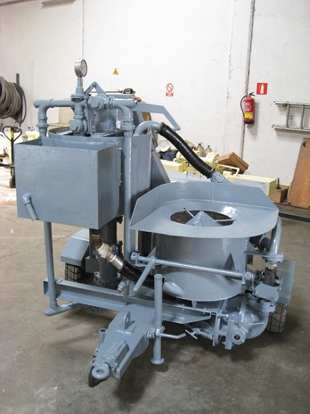 Used portable grout pump - COMERCIAL DE MAQUINARIA DE PERFORACION Y SONDEOS