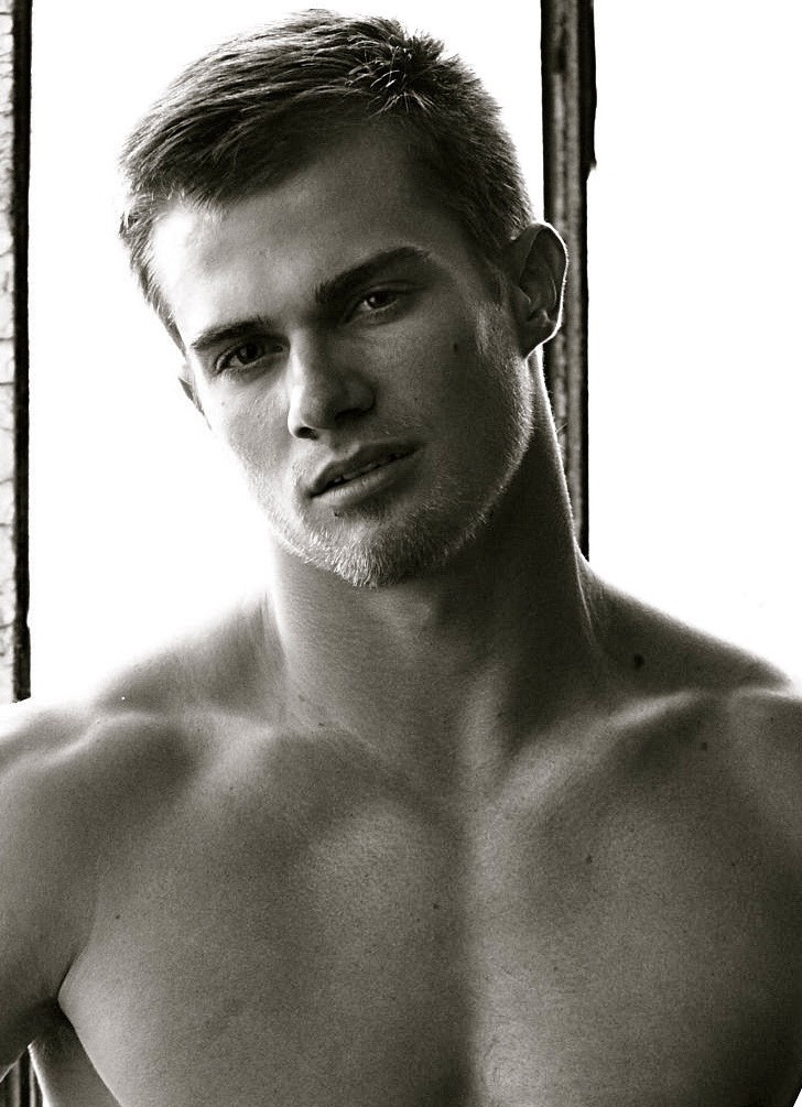L'Homme du Jour: SETH KUHLMANN