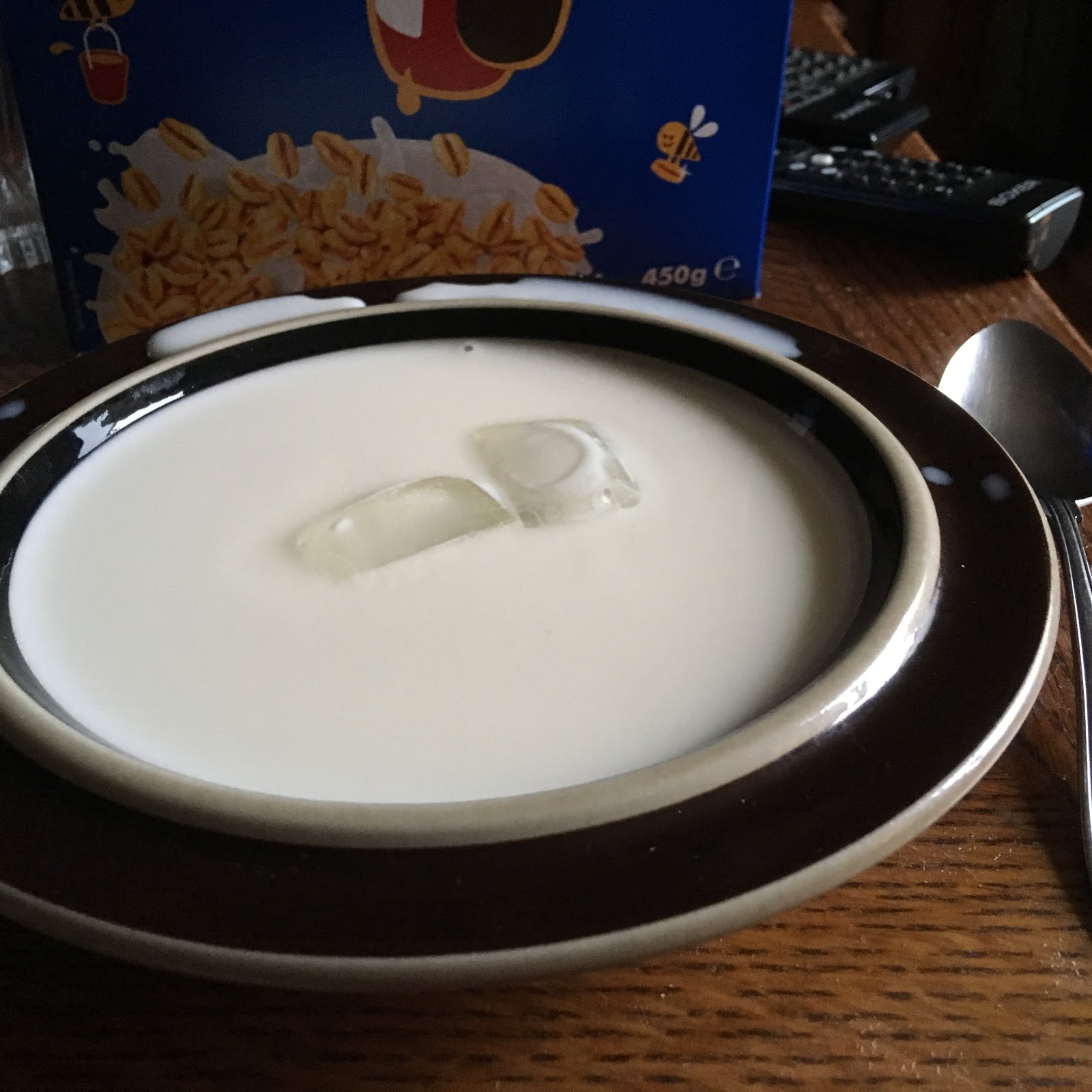 Matts lilla Face: Kalaspuffar med mjölk och isbitar