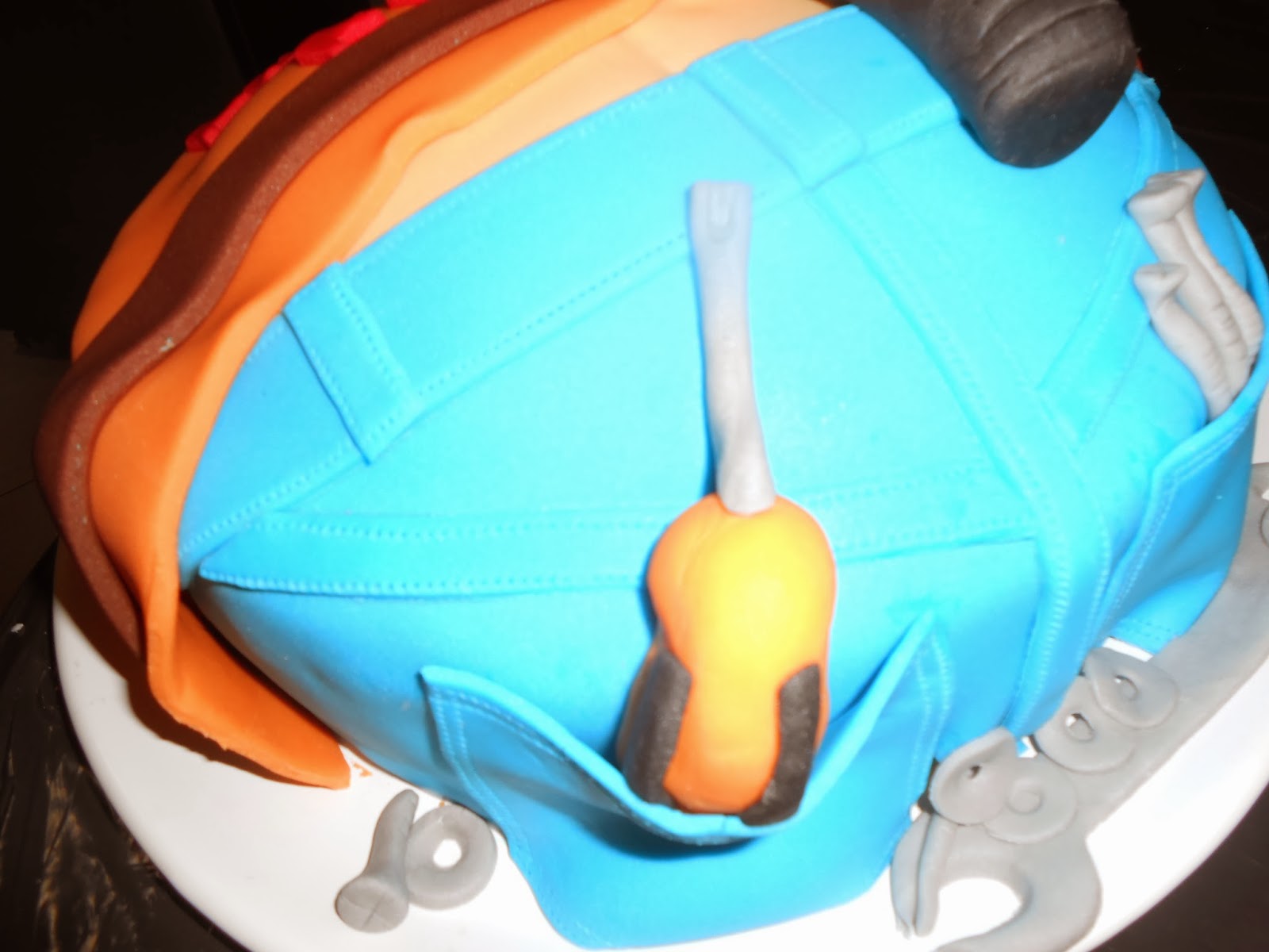 Mari & Cris Arte Bolo Campo Grande RJ: Bolo Ferramentas