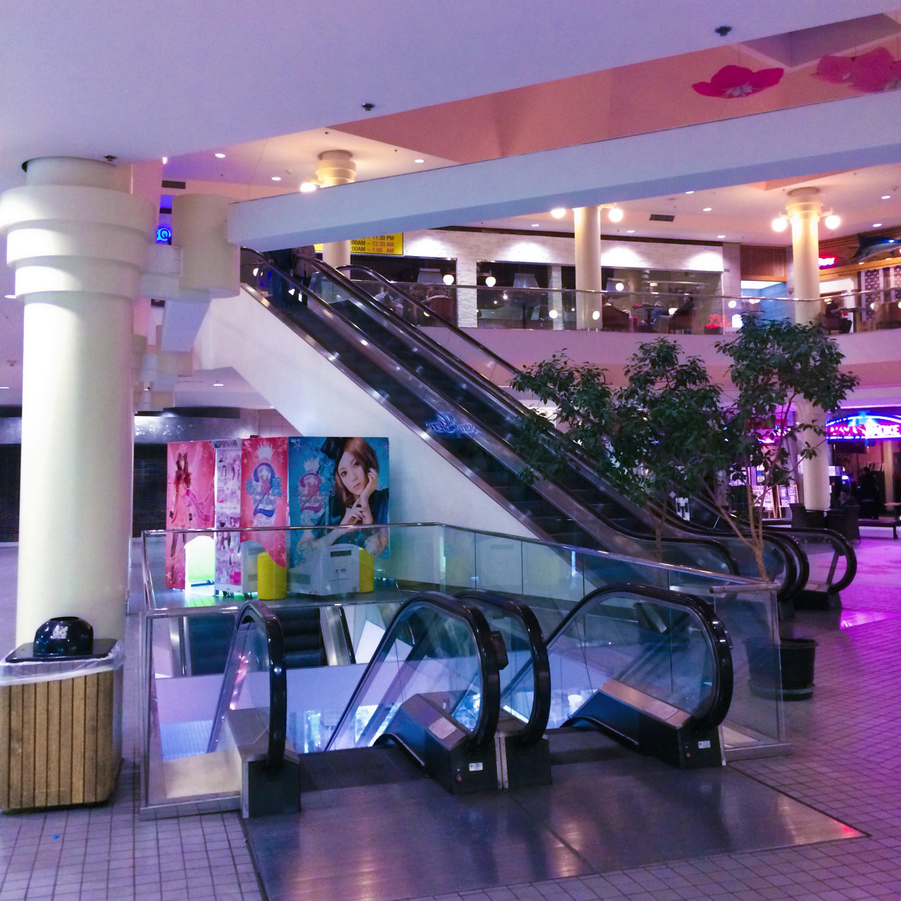 This is Wonderful: 猫 シ Corp's Vaporwave, Mallsoft: Nostalgia for a pre ...