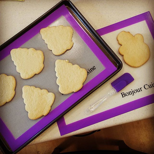 Deals By DesignerJen Silicone Baking Mats deals-by-designerjen-silicone-baking-mats