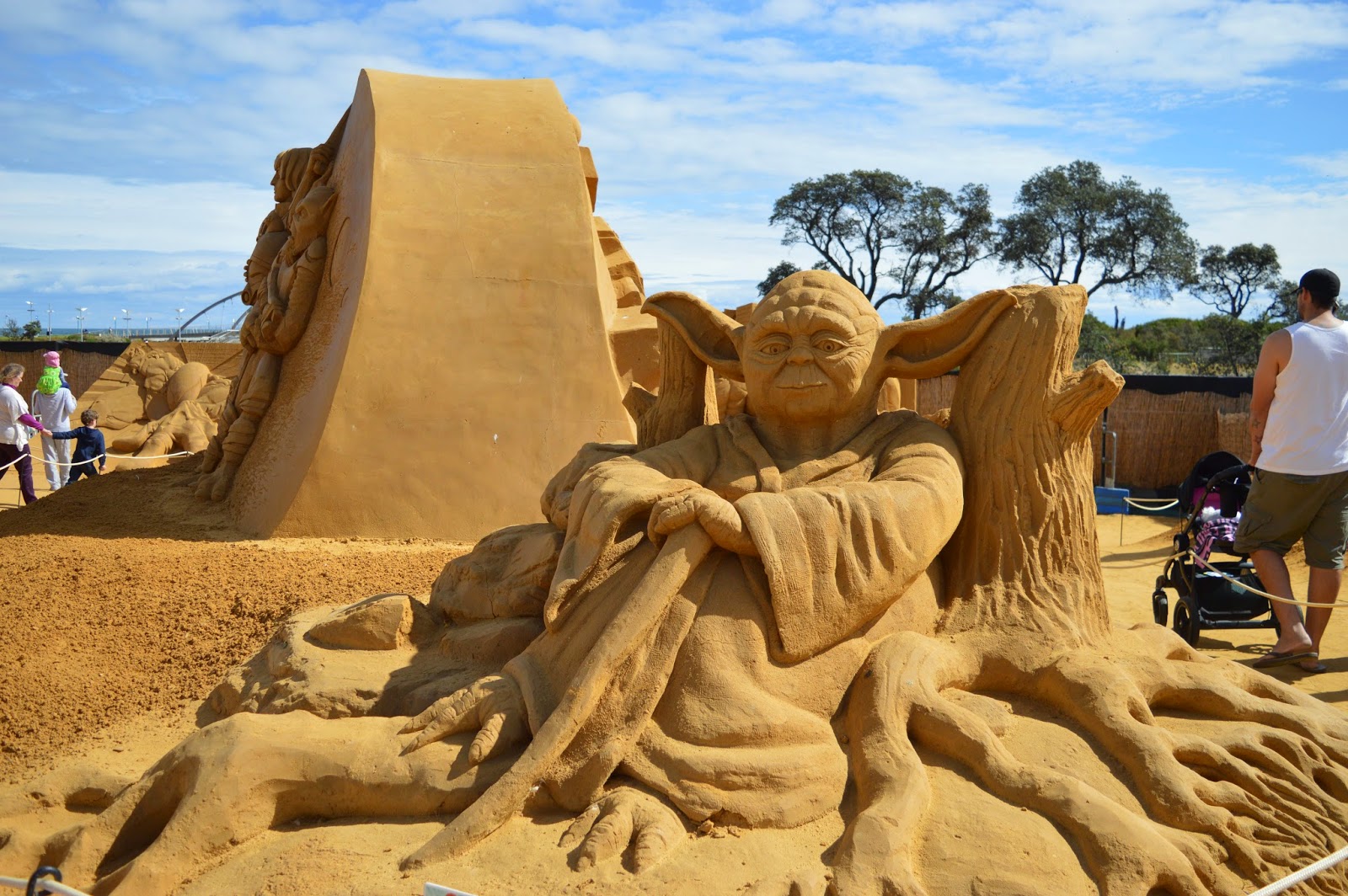 Frankston: Sand Sculpture Australia - “Friends, Foes & Super Heroes ...