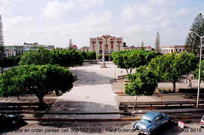 MANGOCHO: PARQUES EN LOS PUEBLOS DE CUBA