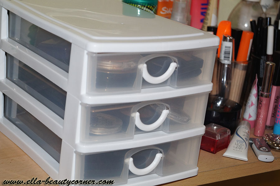 Recomandarea zilei - Dulăpior pentru cosmetice - Ella's Beauty Corner