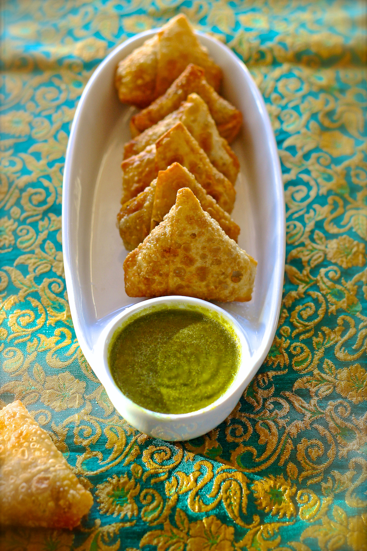 Samosa With Green Chutney