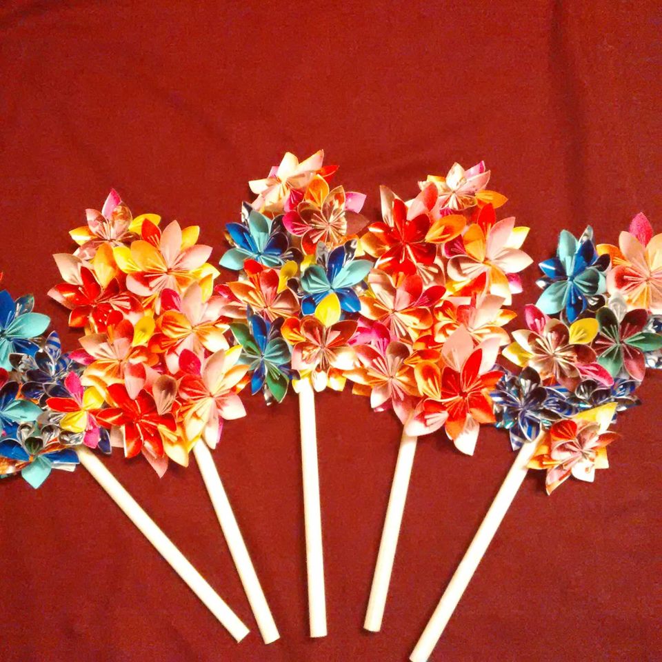 doua.maini.stangi - Accesorii si nu numai: Sorcova vesela origami style