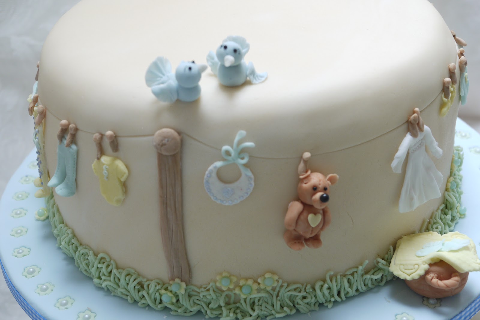 Scrummy Mummy's Cakes: Baby Shower Cake