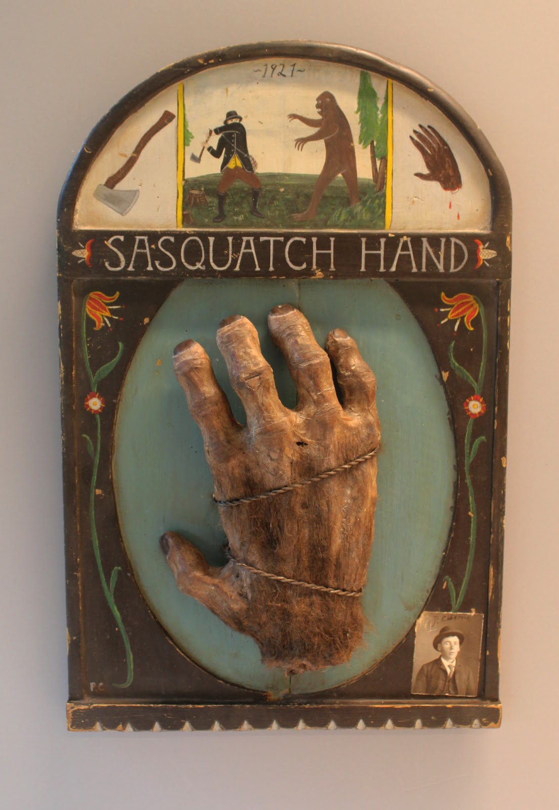 Curiomira: Sasquatch hand