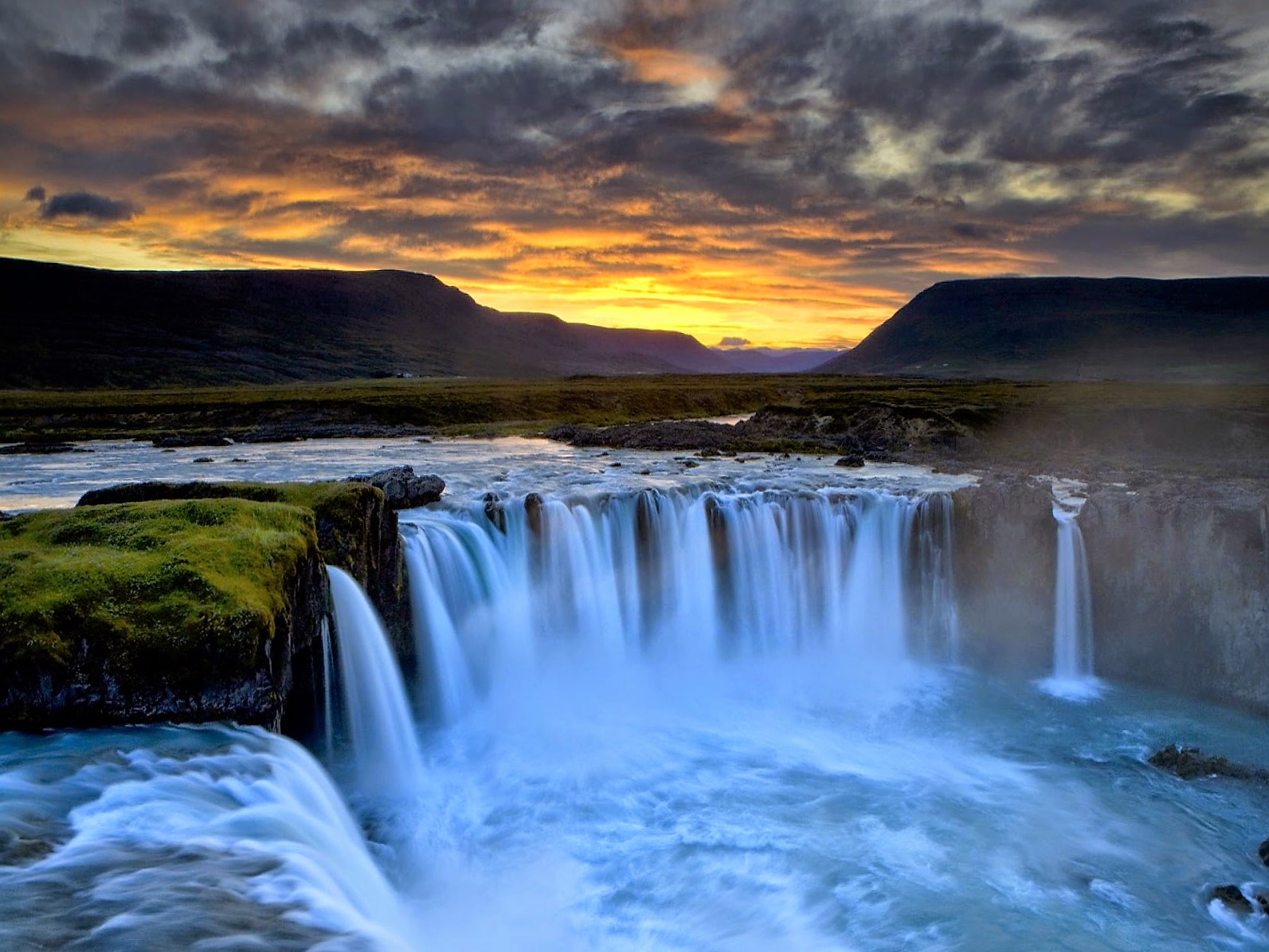 5-five-5: Dettifross Waterfall (Vatnajokull National Park - Iceland)
