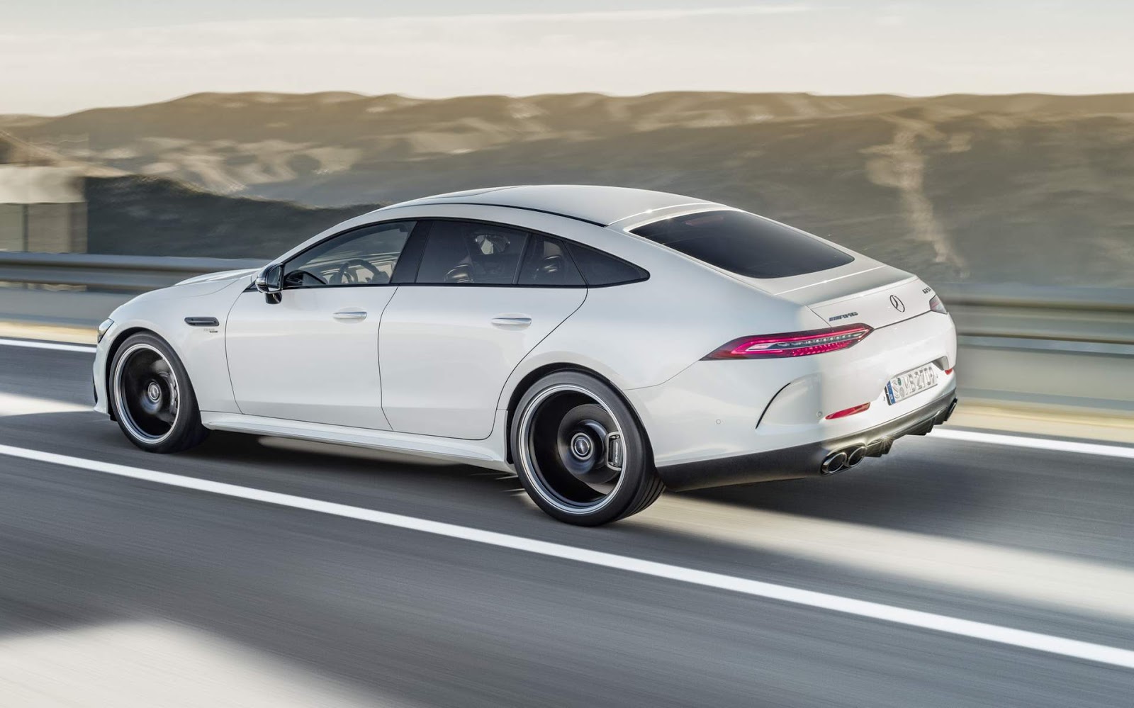 Mercedes AMG GT 4 Portas Coupé: fotos e especificações