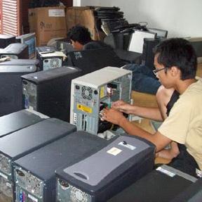 Belajar Otomotif Luar Kampus: Administrasi dan Penataan Lab Komputer