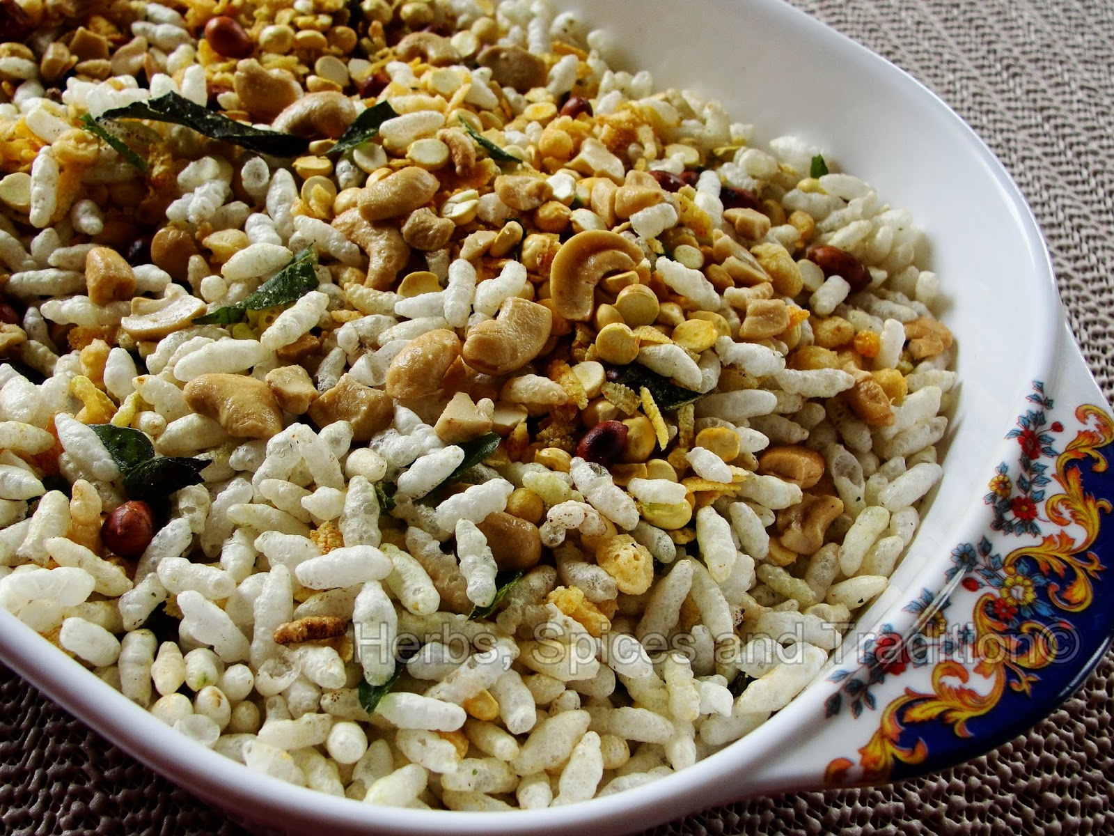 Herbs, Spices and Tradition: CHIWDA (A SAVOURY CRUNCHY SNACK)