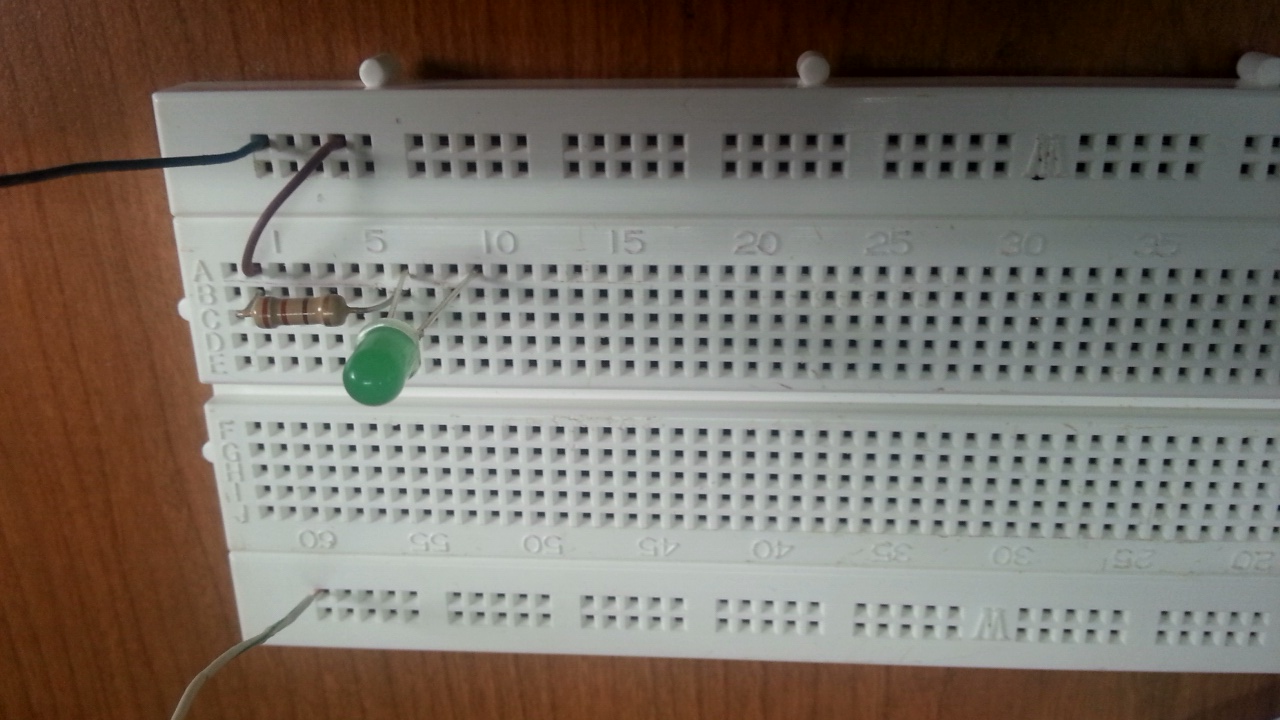 SENA 2015: CIRCUITO ELECTRICO EN UNA PROTOBOARD