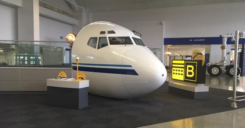 Boeing 727 Cockpit Displayed in Syracuse Airport Terminal