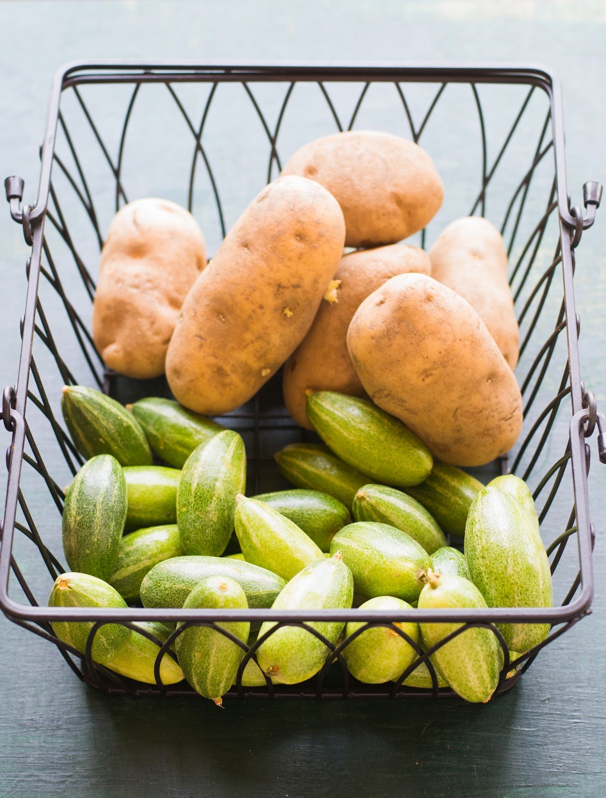 Mix and Stir: Aloo - Potol r Dalna