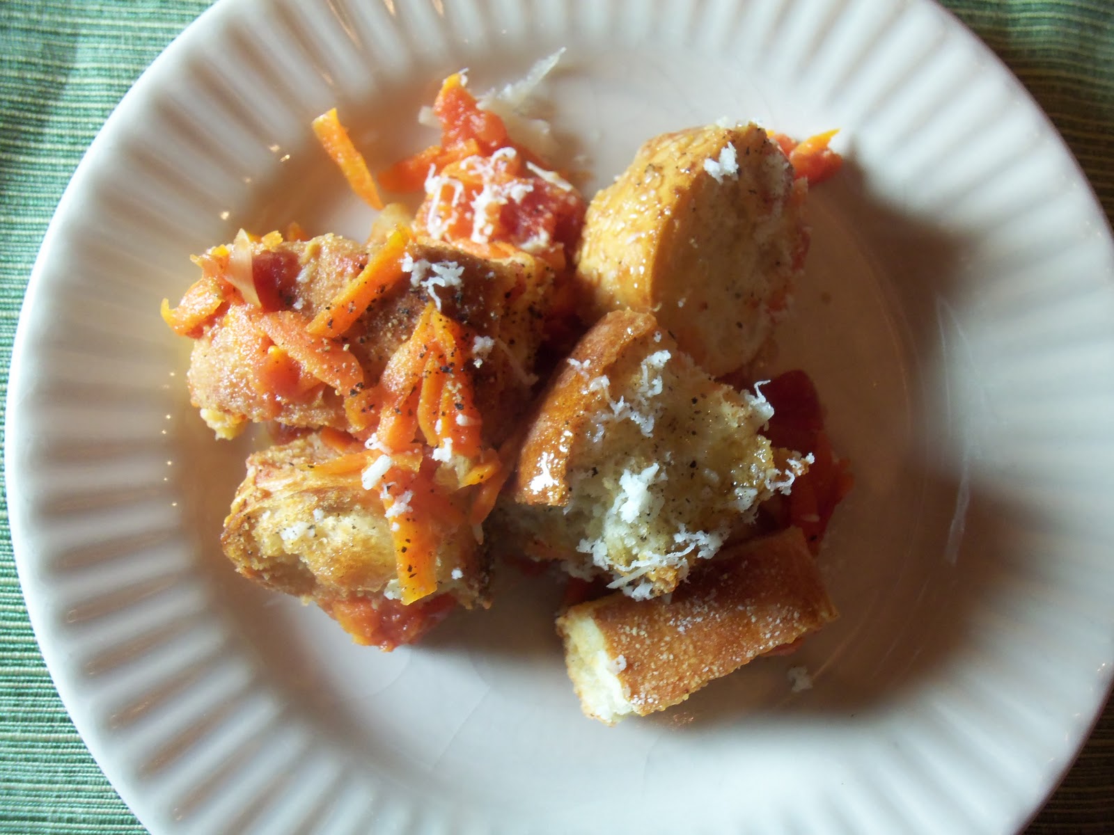 please paint me blue: Parisien bread salad with grated carrots