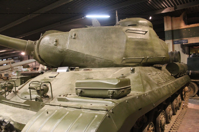 ultravanillasmurf: IS-2M tank at IWM Duxford