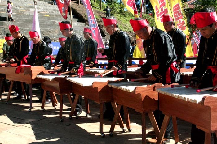 Musik Tradisional Kolintang - Pesona Nusantara