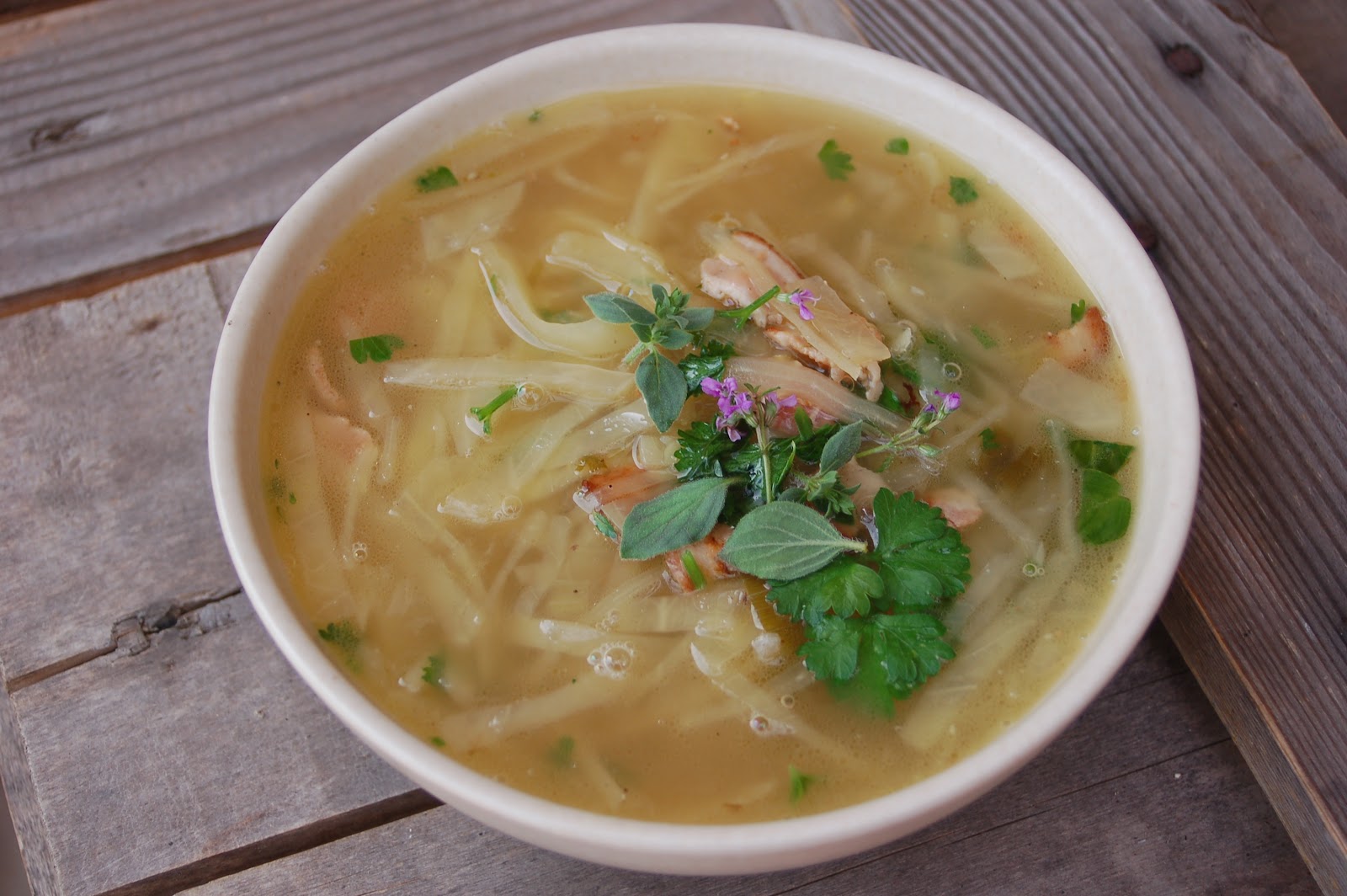 Tuulikummun keittiössä: KESKIAIKAISIA RUOKIA