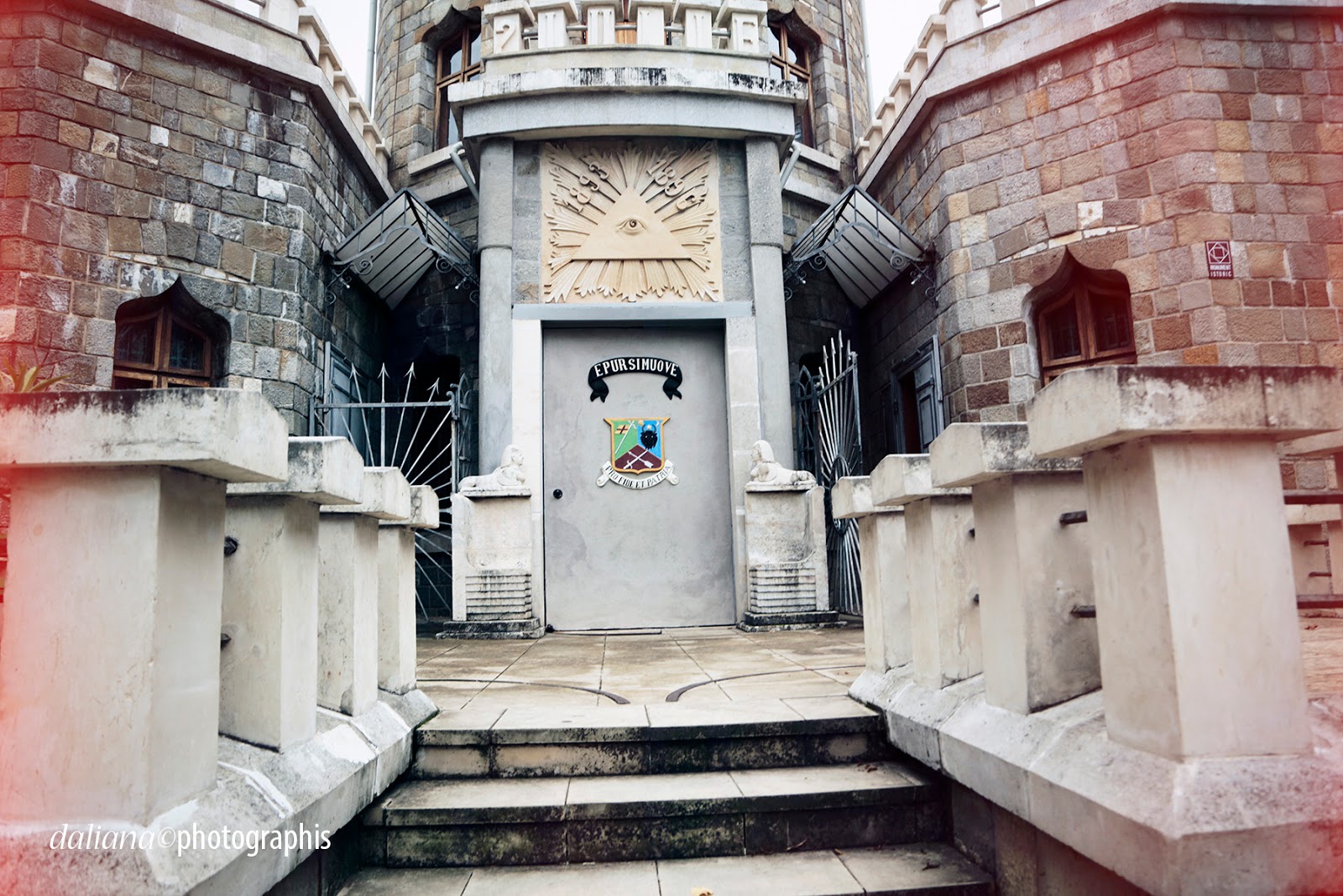 Photographis: Castelul Iulia Hasdeu – Campina