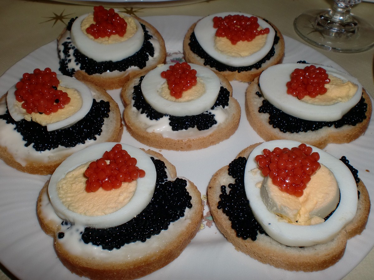 Cocinando en mi casa: CANAPÉS DE CAVIAR Y HUEVAS