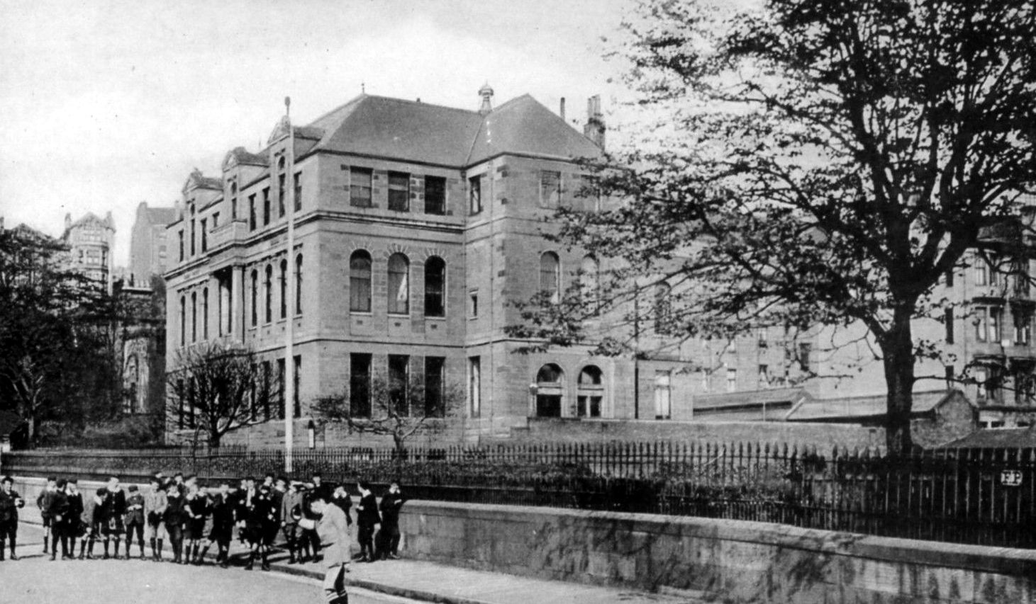 Tour Scotland: Old Photograph Hamilton Crescent School Partick Scotland