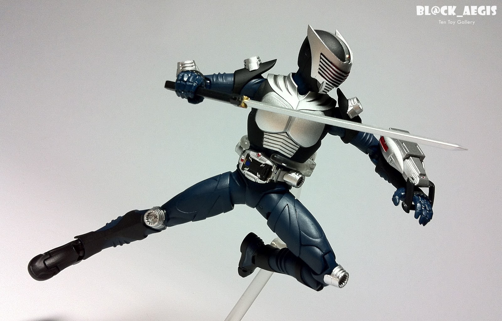 Ten Toy Gallery: Review: S.H.Figuarts Masked Rider Ryuki Blank Form
