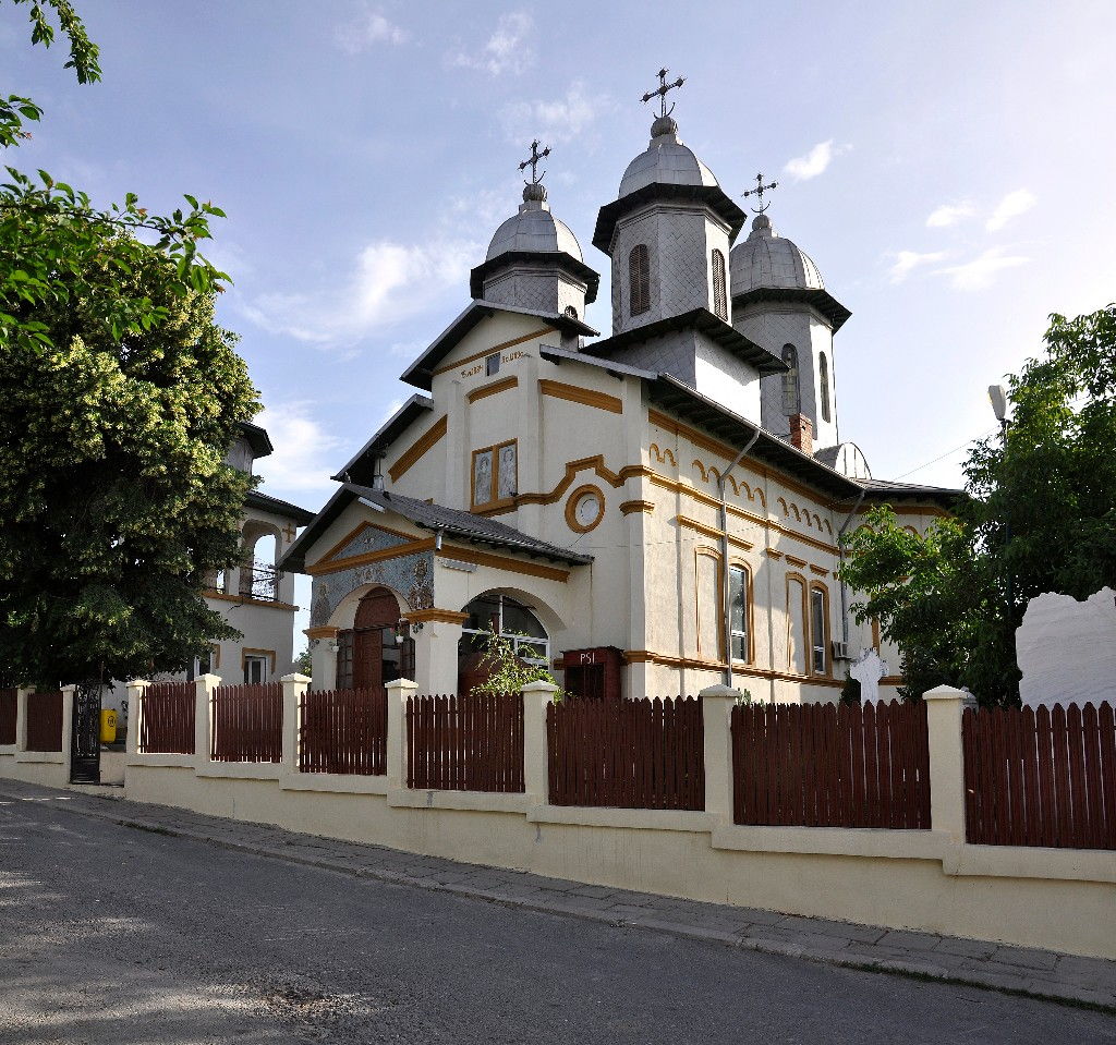 BIBLIOTECA MUNICIPALA FETESTI: Monumentele istorice ale municipiului ...