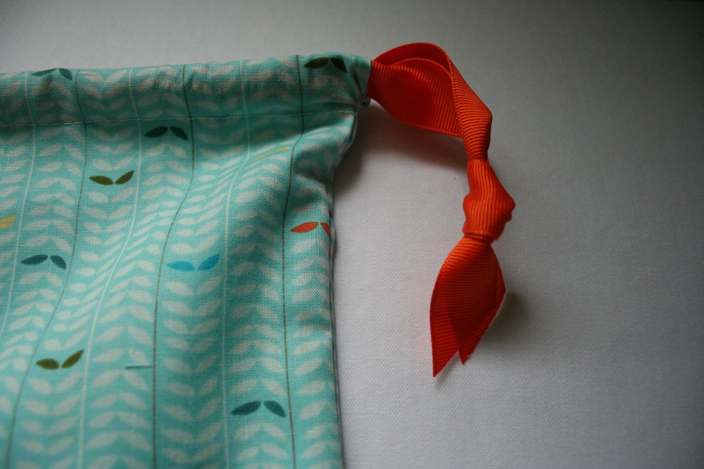 eat your p's and q's: easy-to-make drawstring bags