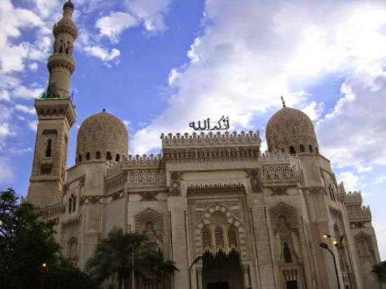 The magnificent Abu al-Abbas al-Mursi Mosque at Alexandria - Travel ...