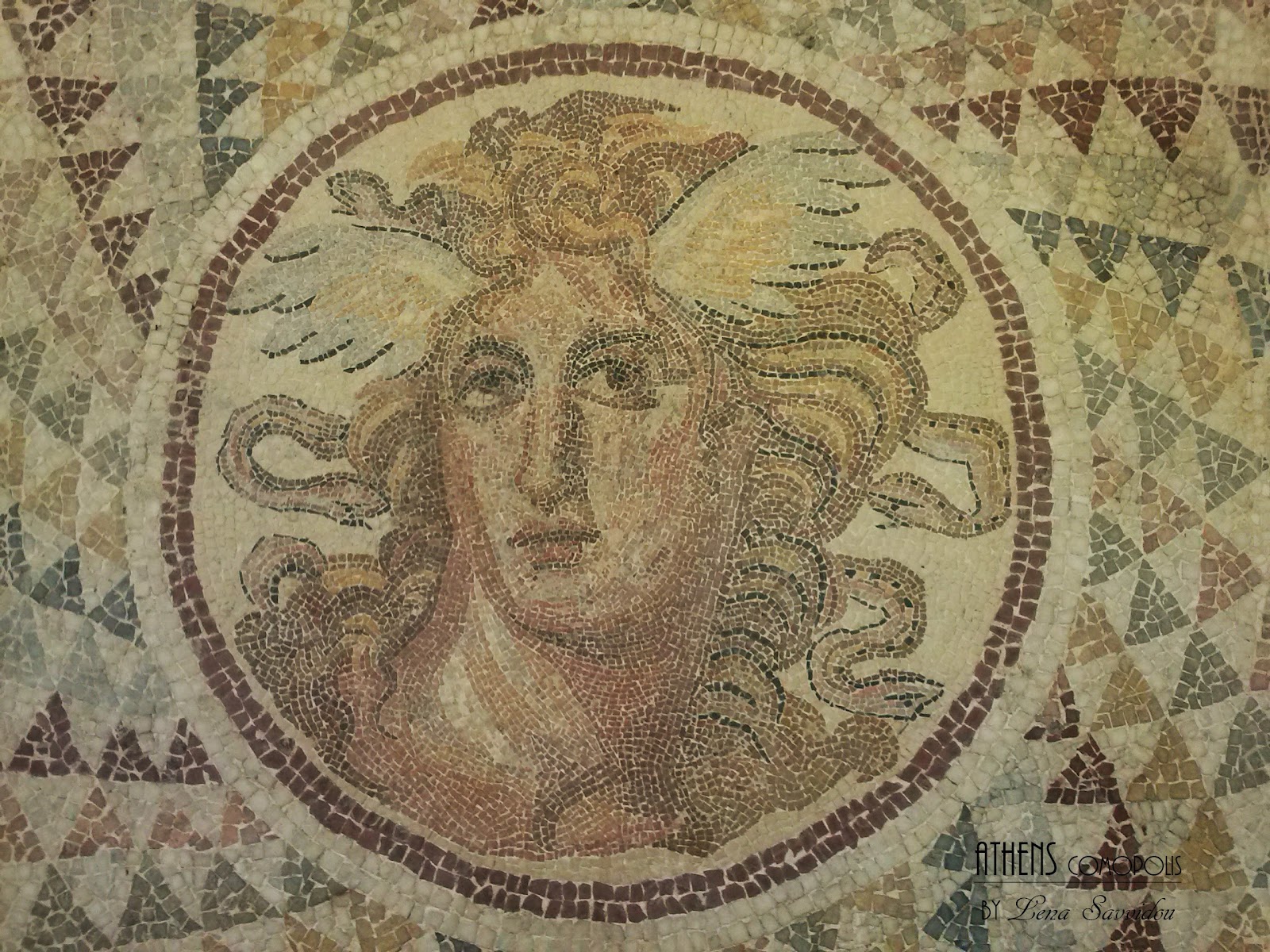 ATHENS COSMOPOLIS: ΕΘΝΙΚΟ ΑΡΧΑΙΟΛΟΓΙΚΟ ΜΟΥΣΕΙΟ. Στο μικρό καφέ του ...