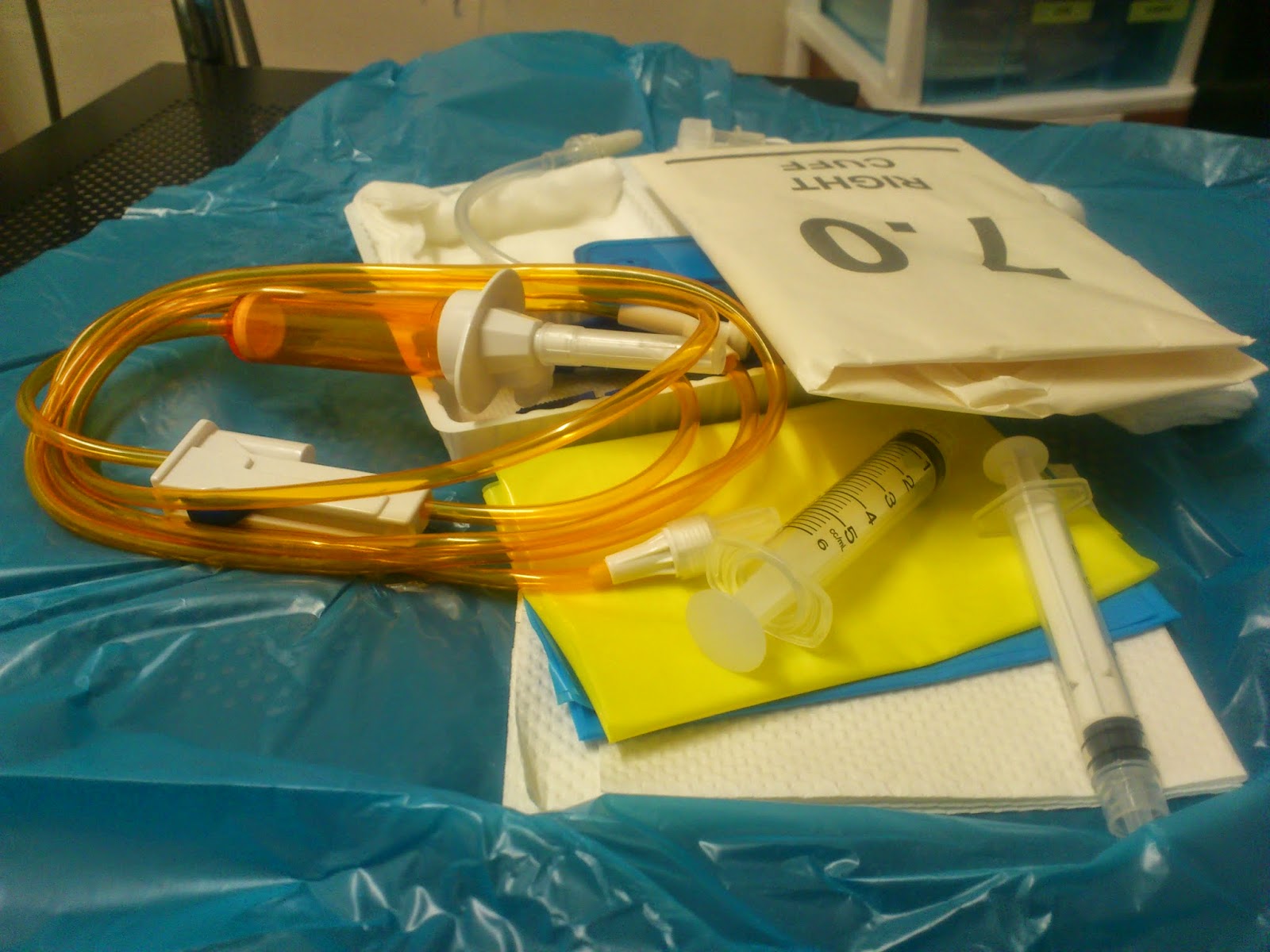 KELENGKAPAN ASAS DRESSING CVL DAN TPN