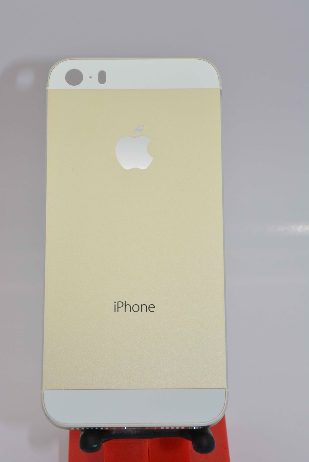 Link Camp: High-Quality Photos of Champagne iPhone 5S Rear Shell Surface