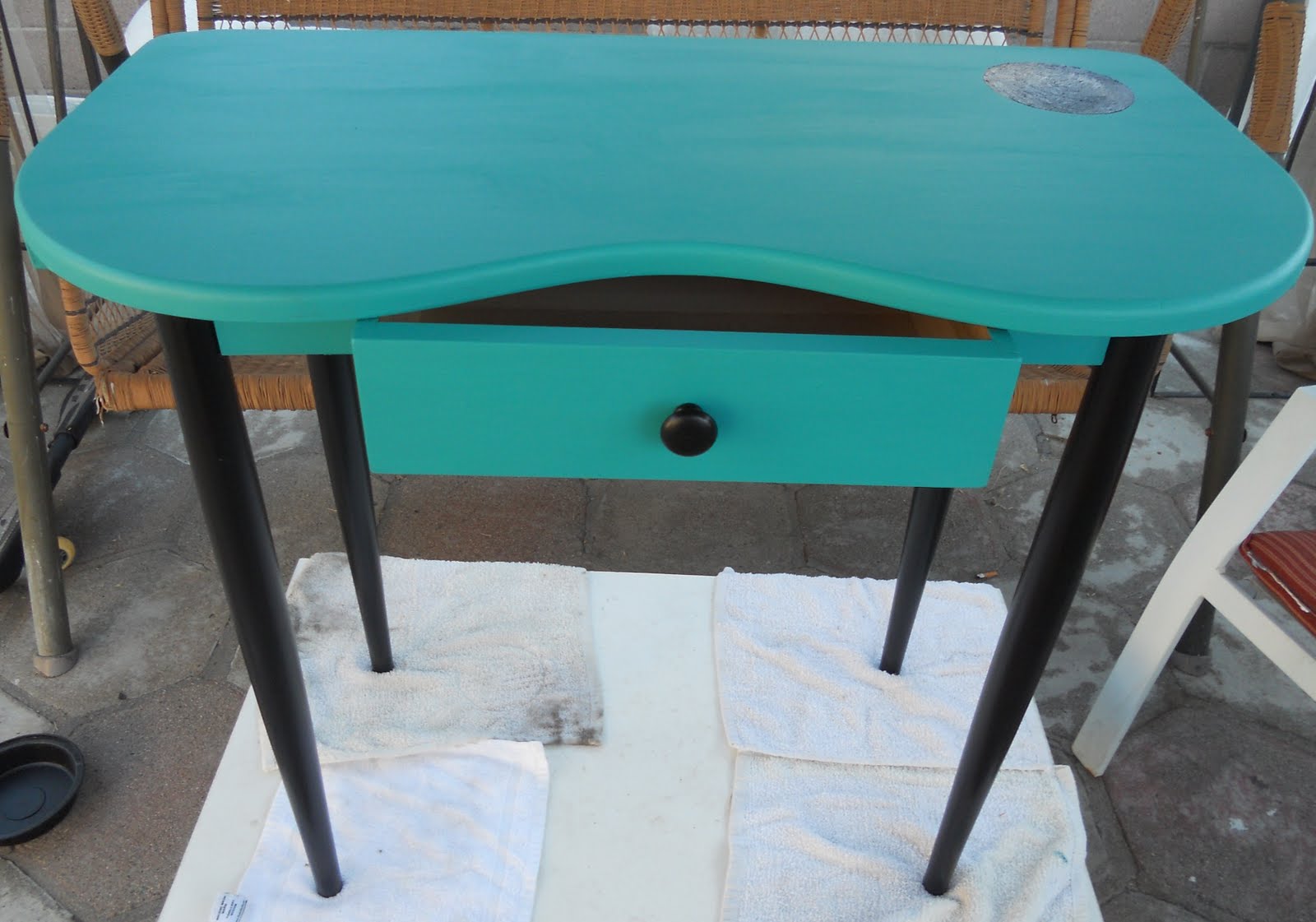 Happy Heart 'n Hands: Renewed & Repurposed: Old vanity table spruced up ...