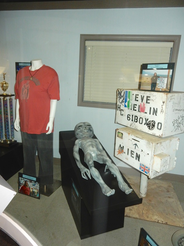 Hollywood Movie Costumes and Props: Costume and props from sci-fi ...