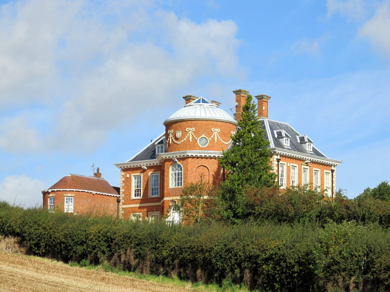 UK Wanderings: Lowdham's Gold Post Box