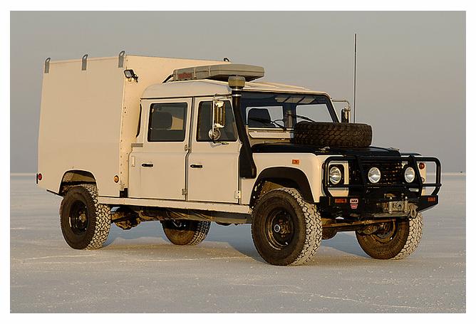 Oturgaçlı Götürgeçler: Land Rover Defender 130 High Capacity Double Cab ...