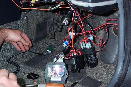 Deteksi Storing audio mobil | * S . S . E