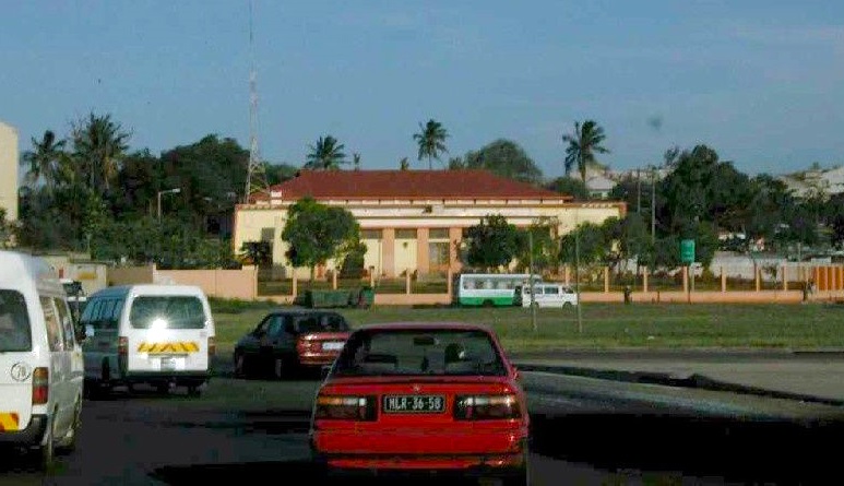 Prédio do Estado na rotunda da Av. 24 de Julho, actual Maputo