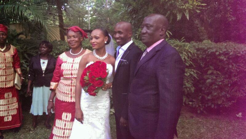 PASTOR RYOBA AFUNGISHA NDOA YA WAIMBAJI WA NYIMBO ZA INJILI ROSE MUSHI ...