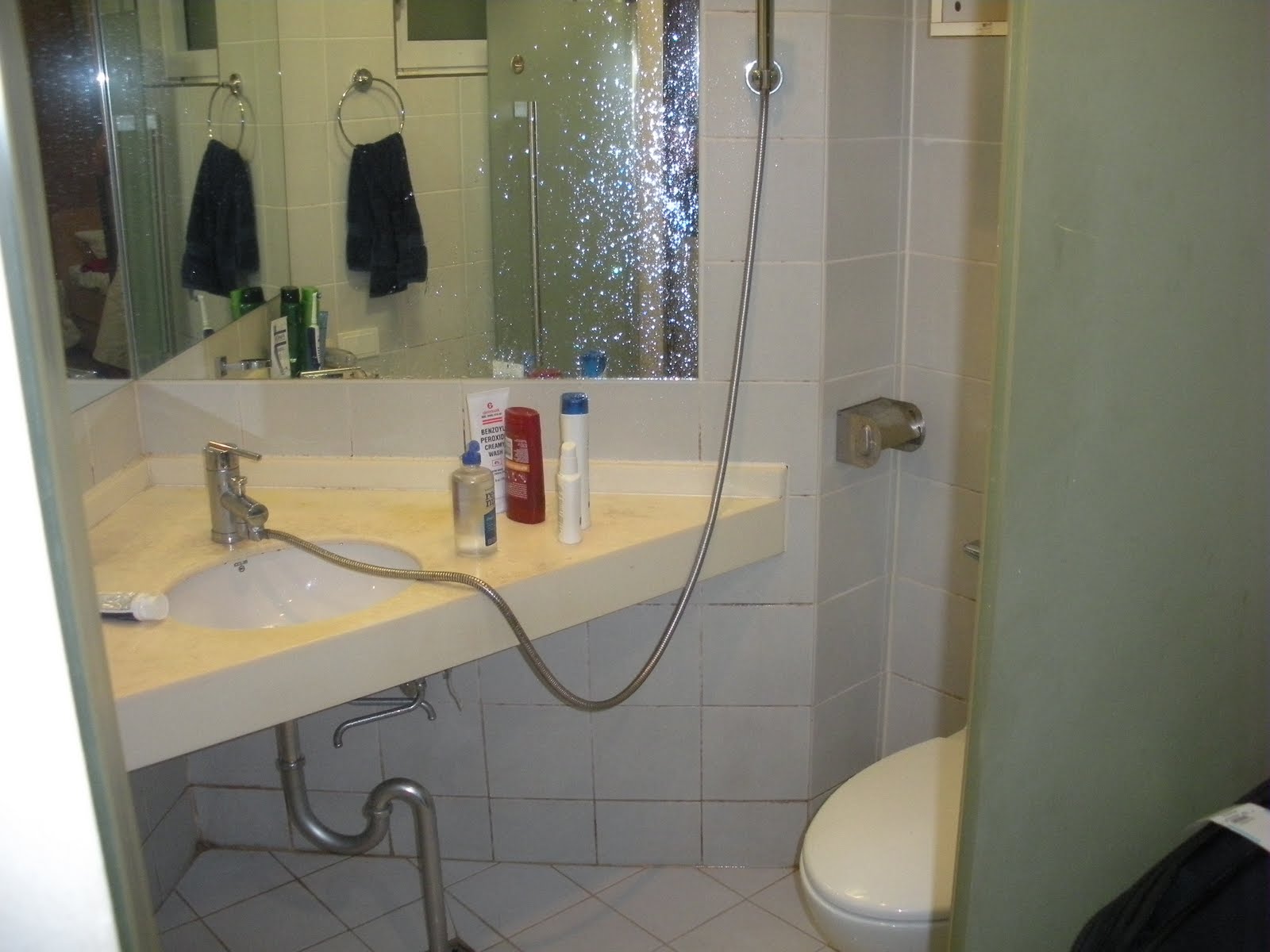 A Double V and Two Noughts: Of Korean Dorm Life