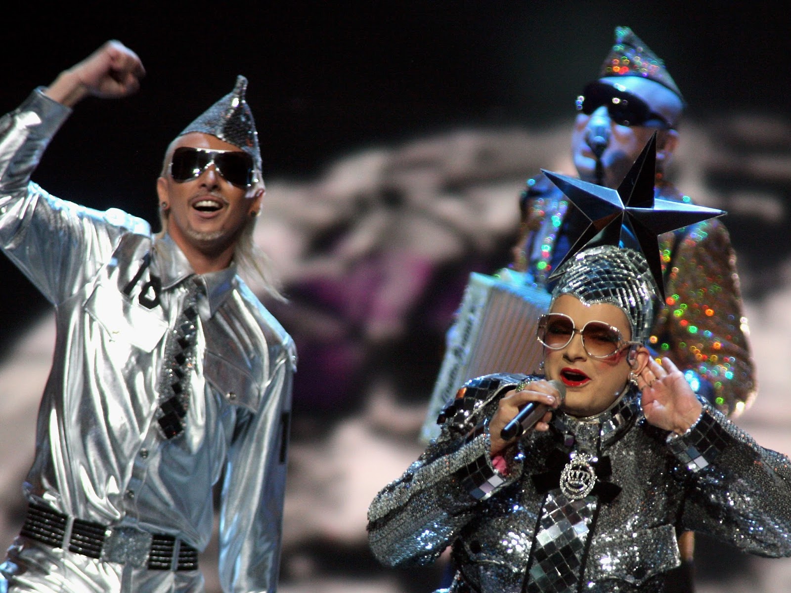 ESC2017: Verka Serduchka defende participação de Julia Samoylova | ESC ...