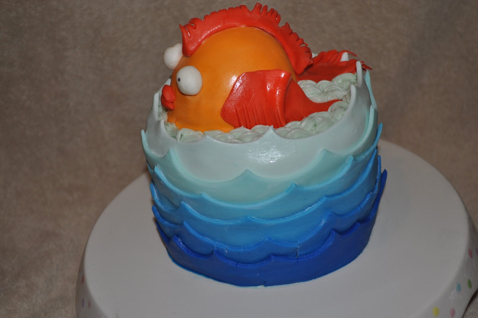 Katie's Cake Creations: Ombre Fish Cake