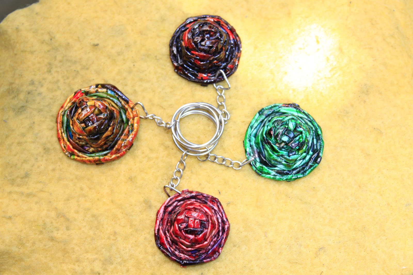 DIDIZ CRAFT: RECYCLED NEWSPAPER CRAFT - MINI KEY CHAIN